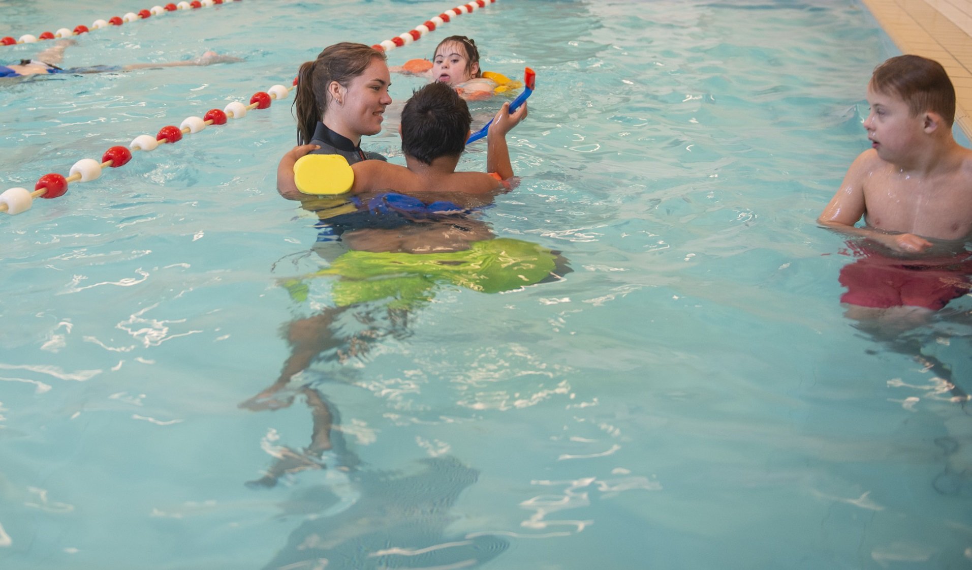 Basisschool De Wingerd start met zwemles